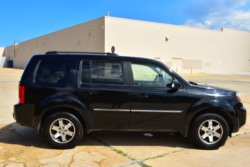 2010 HONDA PILOT TOURING for sale at TKP Auto Sales | Eastlake, Ohio