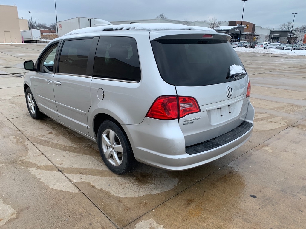 2011 VOLKSWAGEN ROUTAN SE for sale at TKP Auto Sales | Eastlake, Ohio